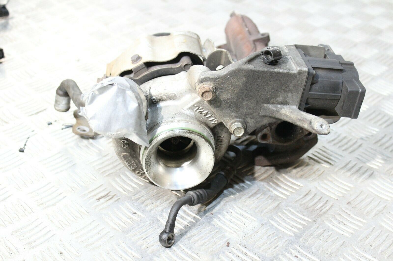 Turbo complet N47 724779 X1 E90 E92 E93 E81 E87 E84 | Pièce Auto ...